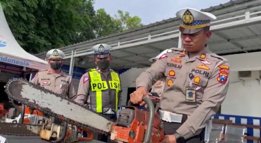 Sat Lantas Polres Pasuruan Gelar Apel Kesiapan Anggota di Masa Cuaca ...